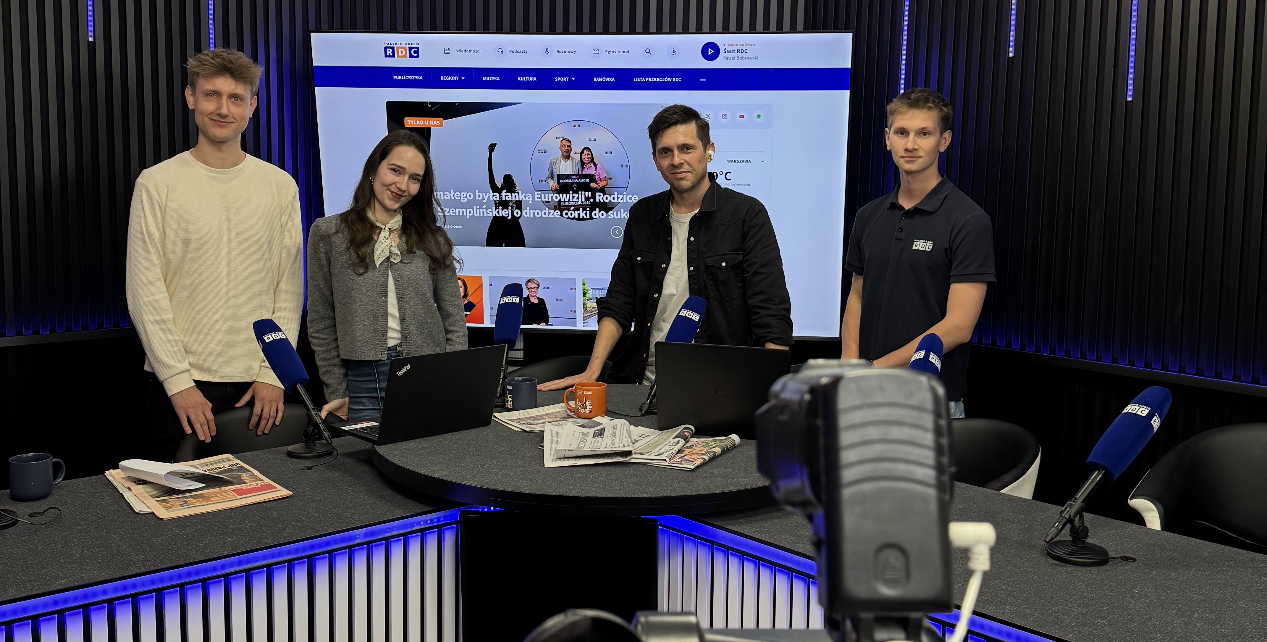 Dziennikarze Polskiego Radia RDC na antenie TVP INFO. "Codziennie ...